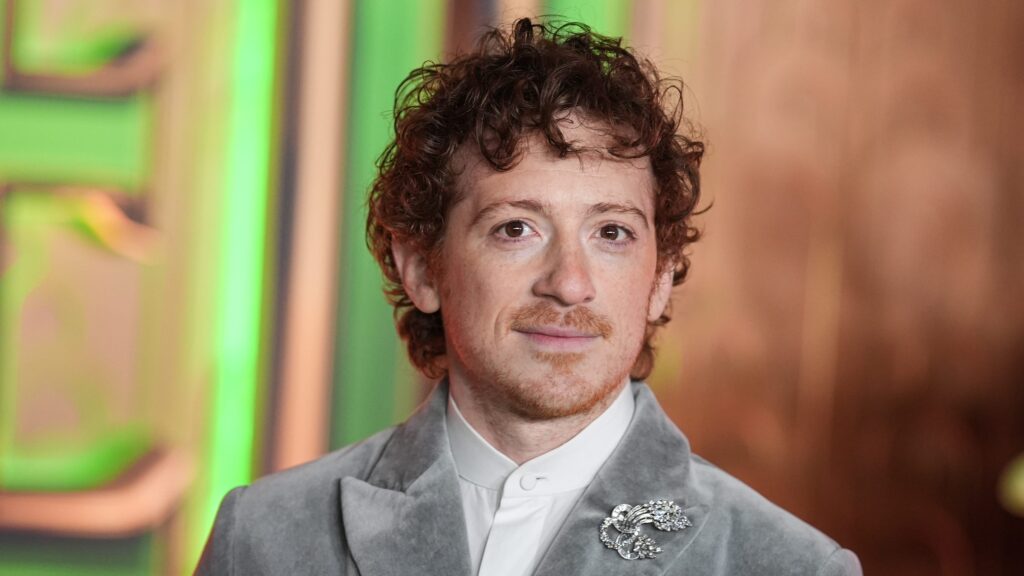Ethan Slater így reagált Ariana Grande-val a ‘Wicked’-ben ...